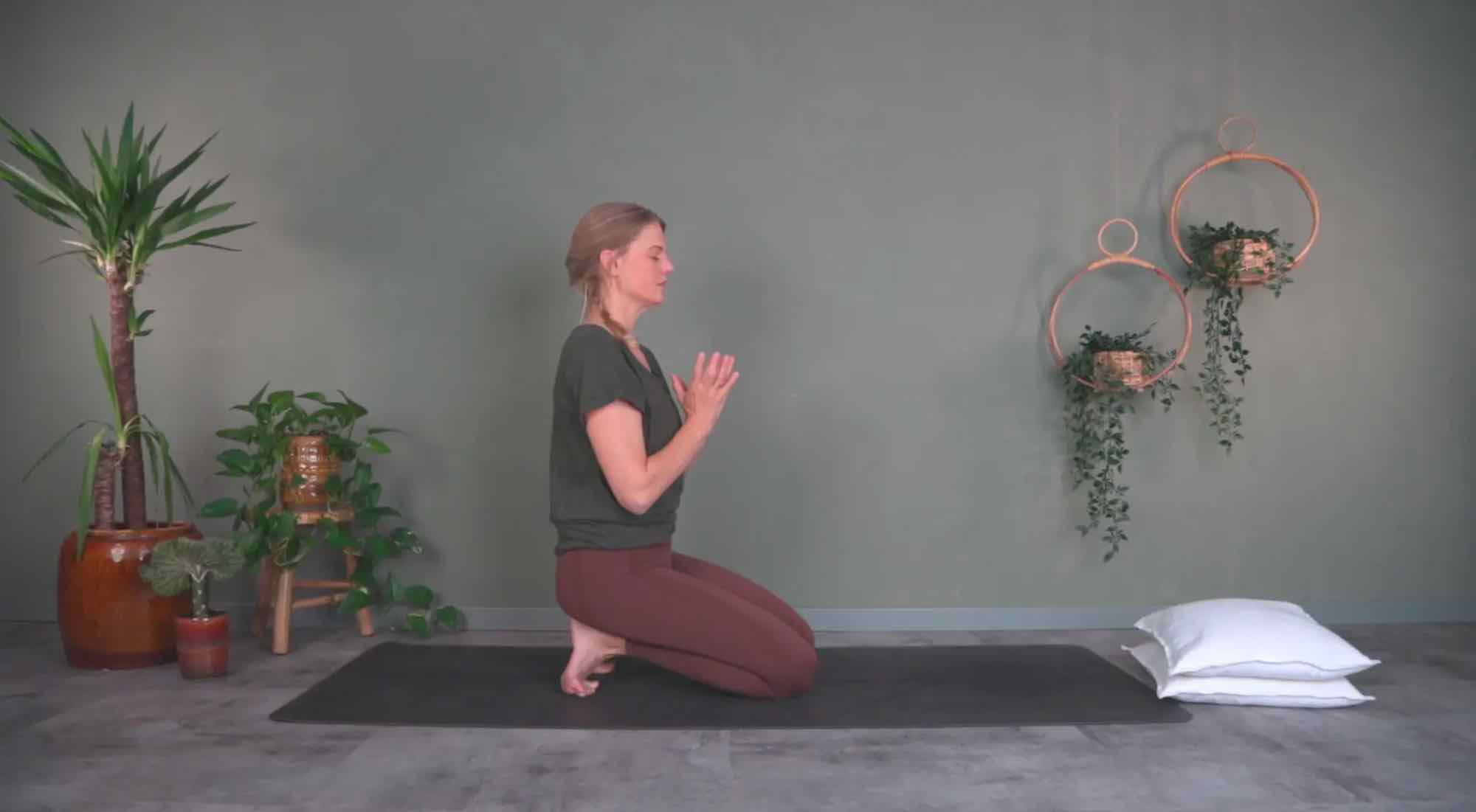 Mærk kroppen med mindful yin yoga – Yoga med Signe