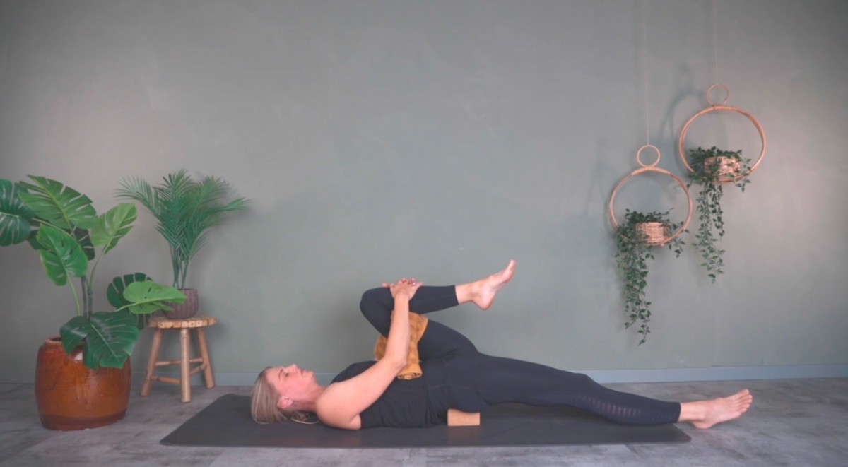 Yin Yoga for knæsmerter – Yoga med Signe